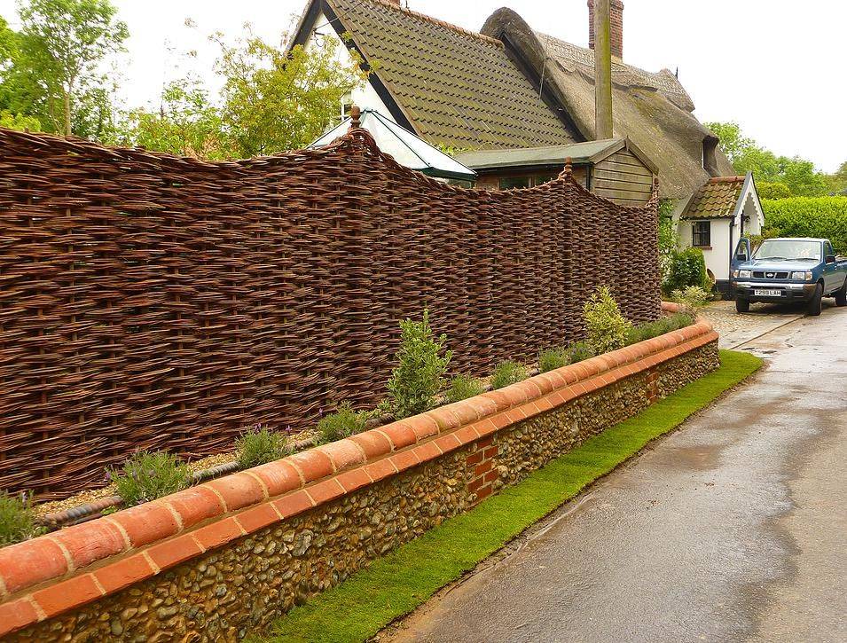 24 Woven Willow Garden Fencing Ideas To Consider | SharonSable