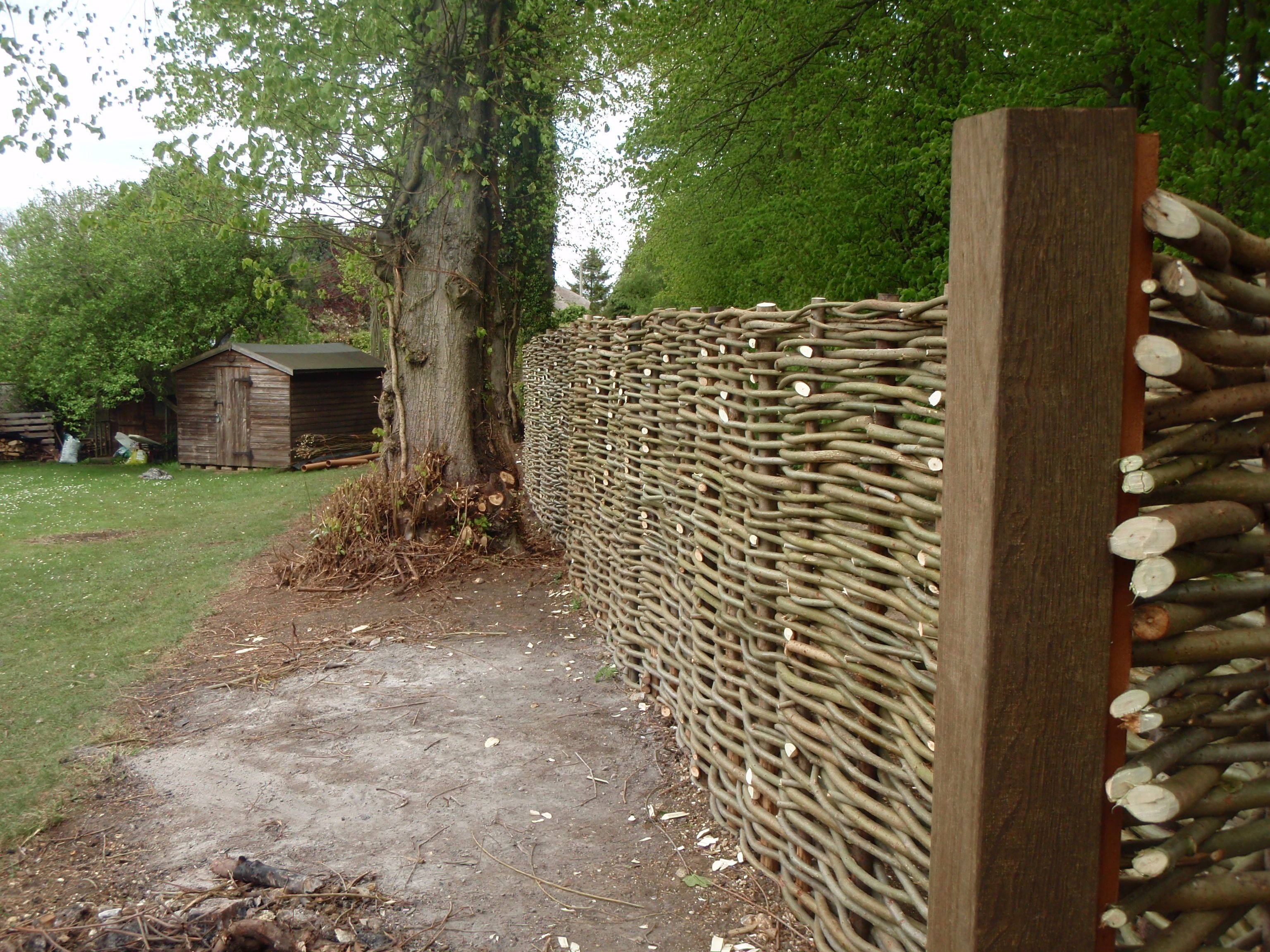 24 Woven Willow Garden Fencing Ideas To Consider | SharonSable