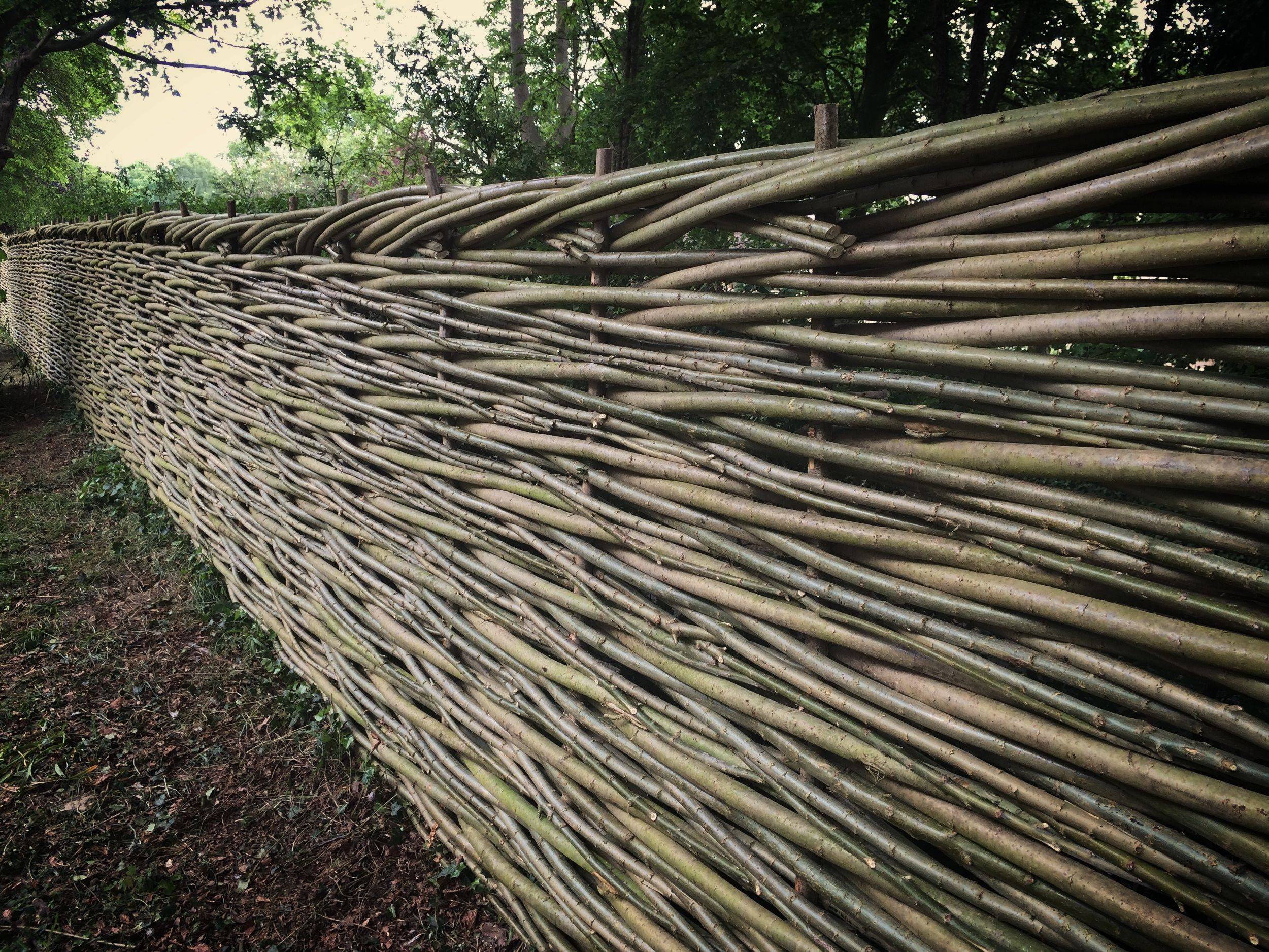 24 Woven Willow Garden Fencing Ideas To Consider | SharonSable