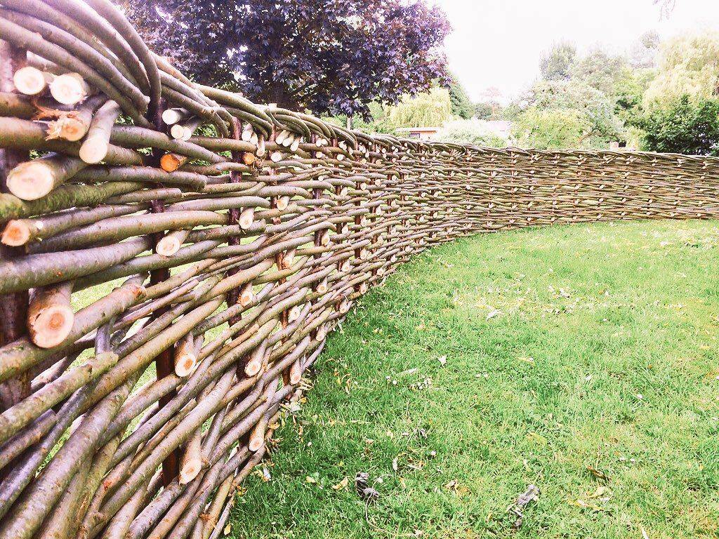 24 Woven Willow Garden Fencing Ideas To Consider | SharonSable