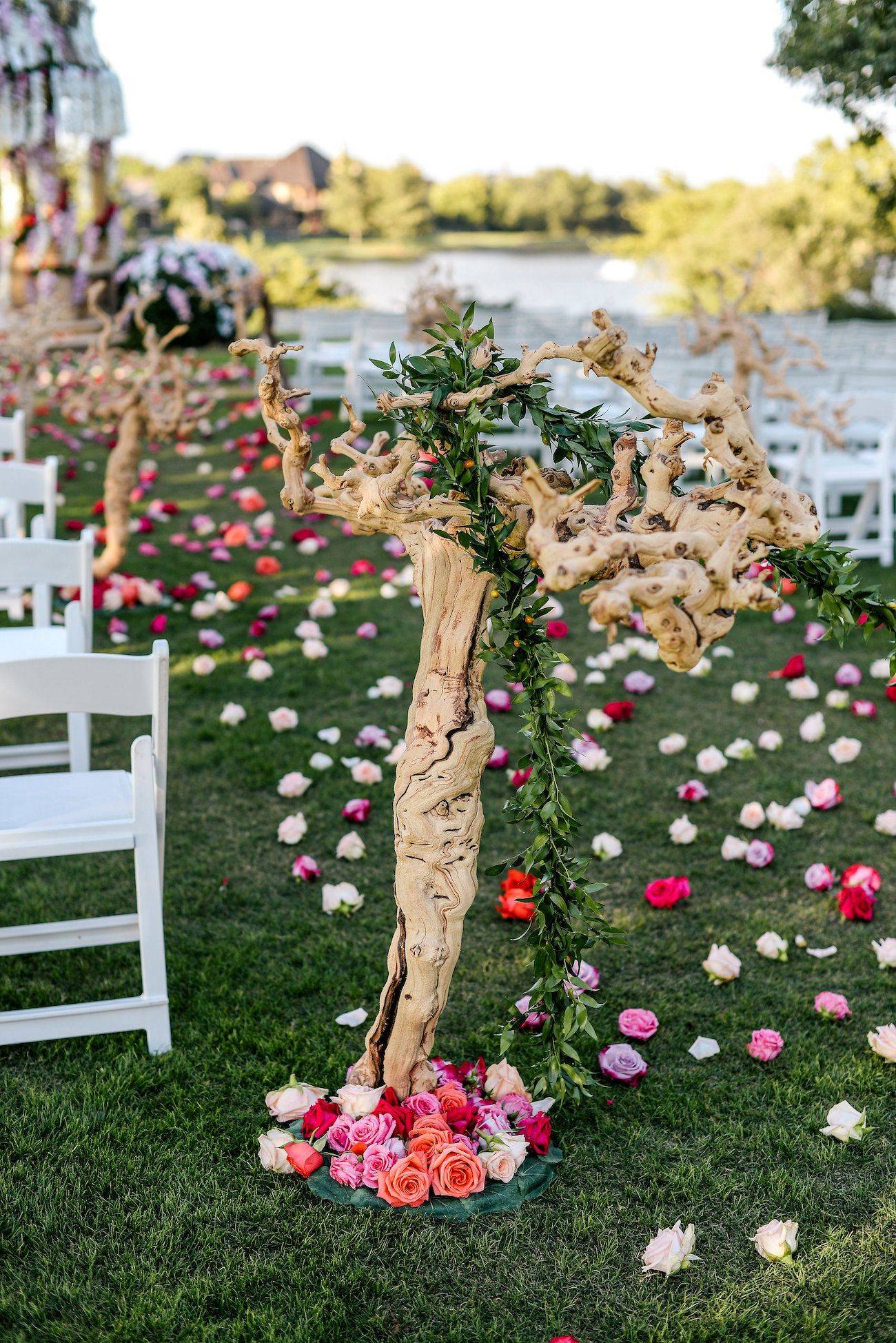 26 Enchanted Garden Wedding Theme Ideas You Cannot Miss | SharonSable