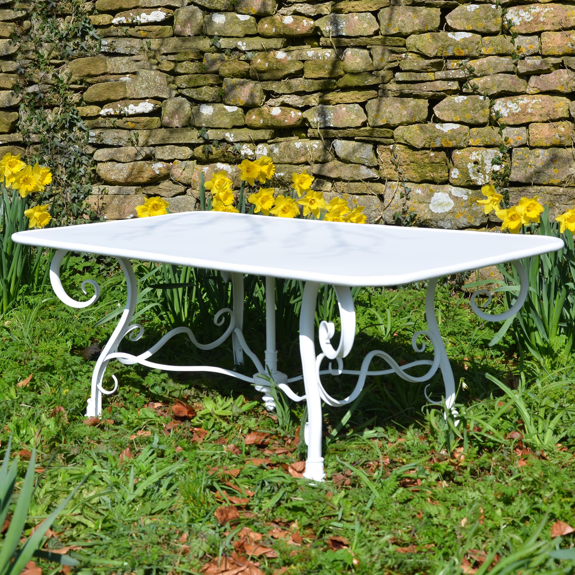 23 Small Garden Coffee Table Ideas Worth a Look | SharonSable