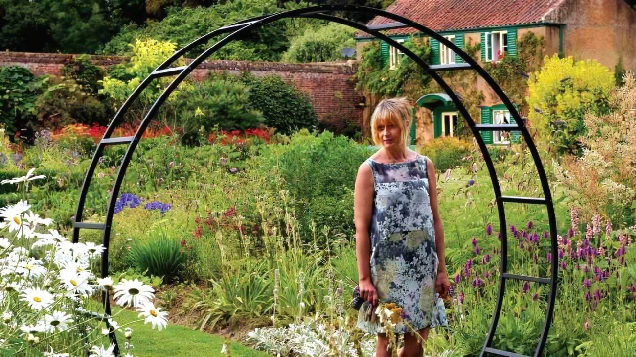 19 Circular Garden Arch UK Ideas Worth to Check | SharonSable