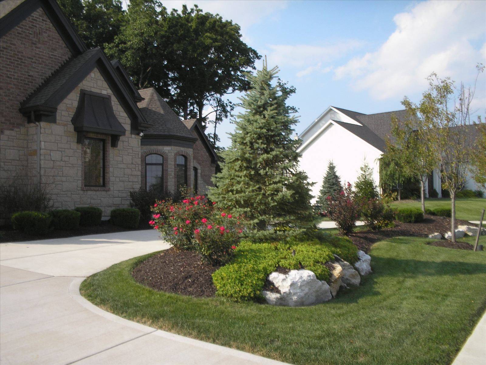 21 Roundabout Garden Ideas To Consider | SharonSable