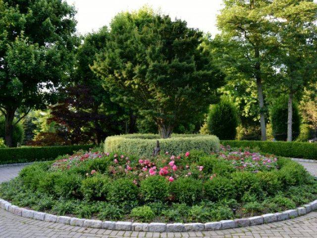 21 Roundabout Garden Ideas To Consider | SharonSable