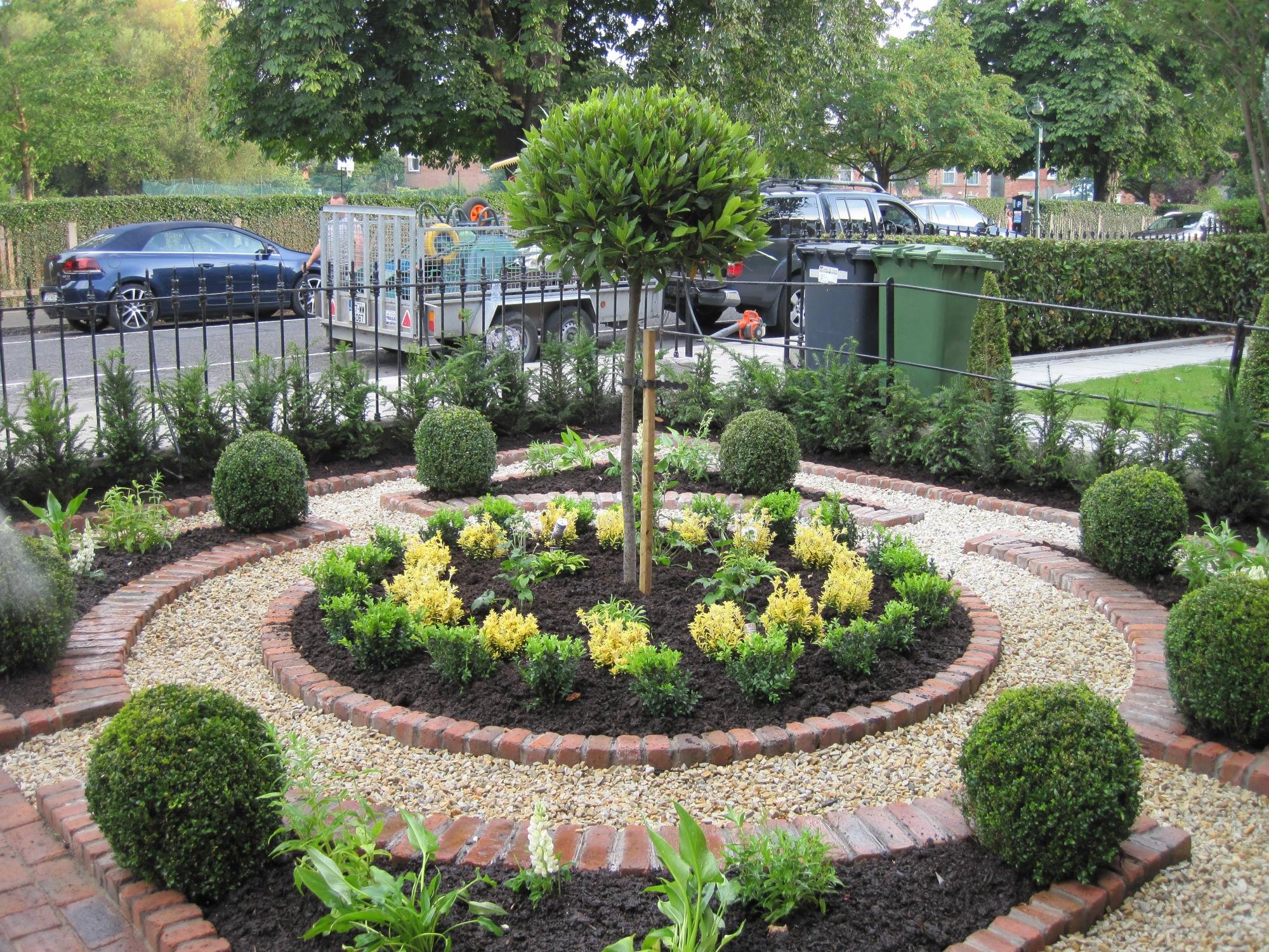 21 Roundabout Garden Ideas To Consider | SharonSable