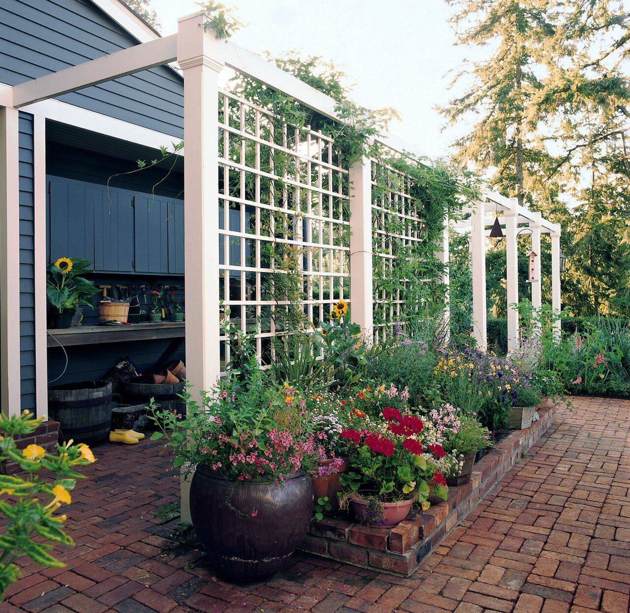 20 English Garden Trellis Ideas To Consider | SharonSable