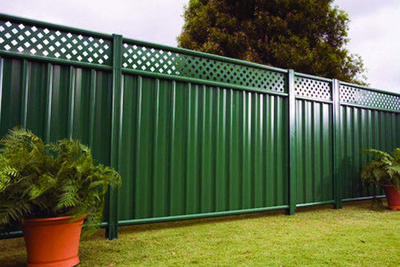 23 Community Garden Fence Ideas To Try This Year | SharonSable