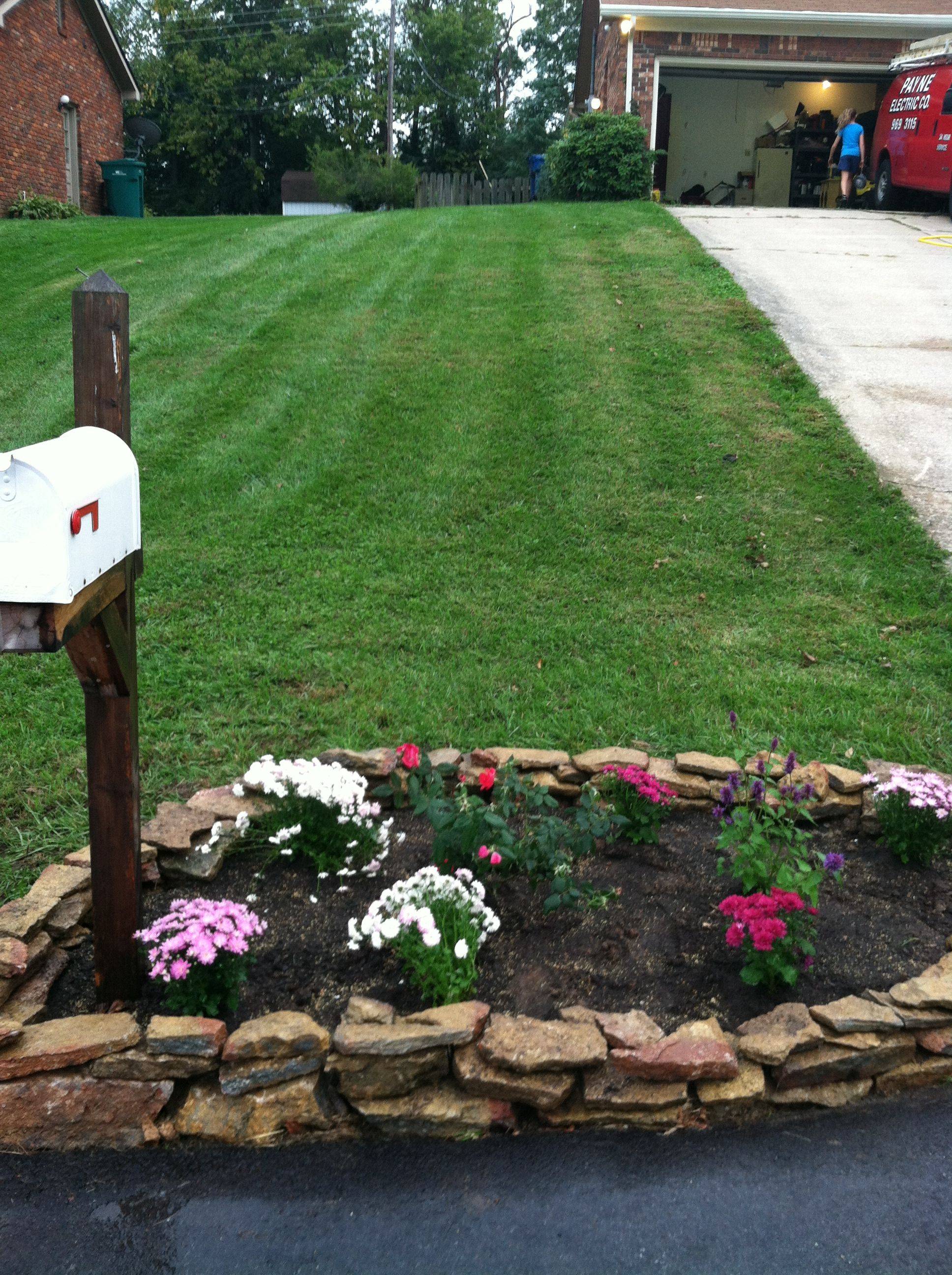 18 Mailbox Flower Garden Ideas To Try This Year | SharonSable