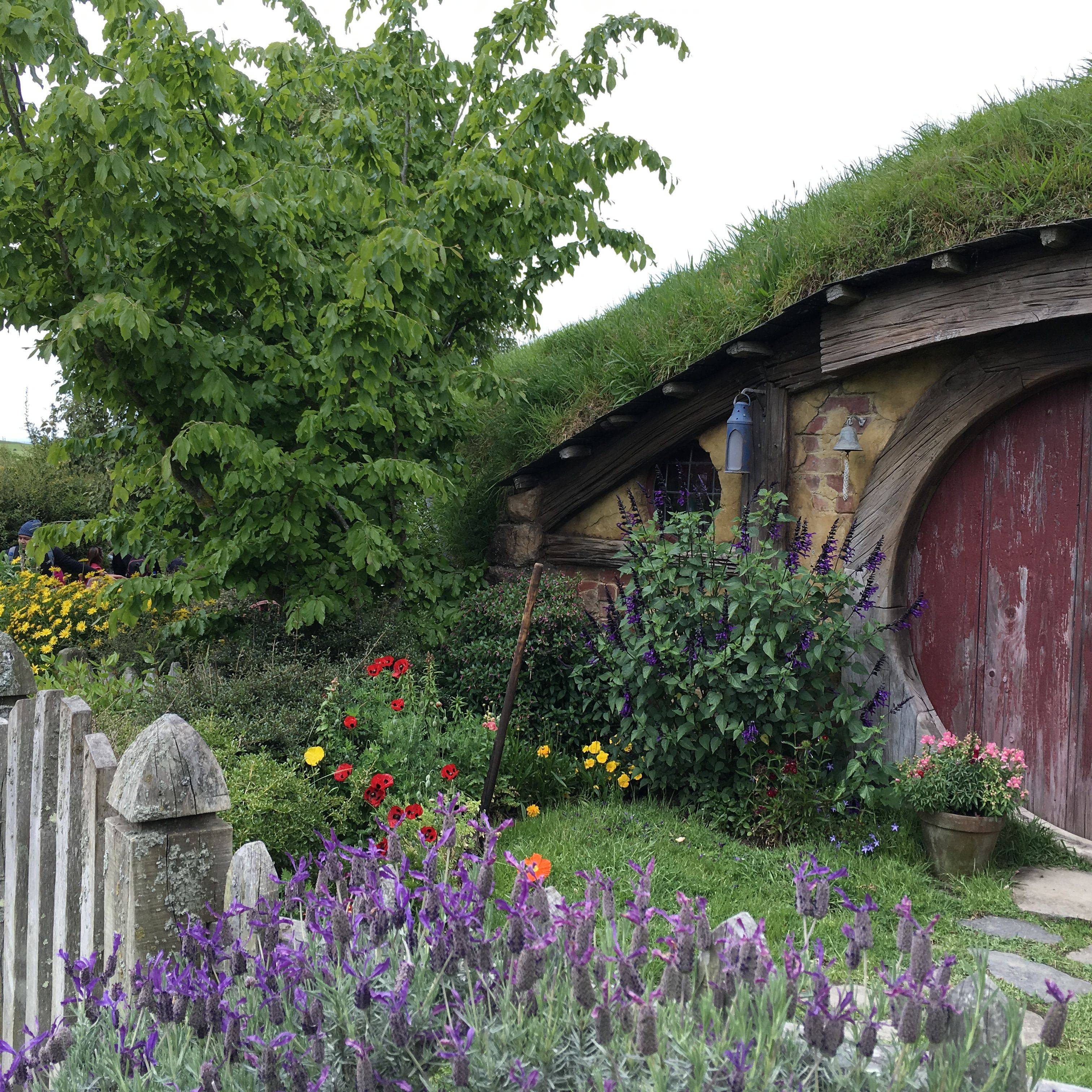 22 Hobbiton Garden Ideas You Must Look | SharonSable