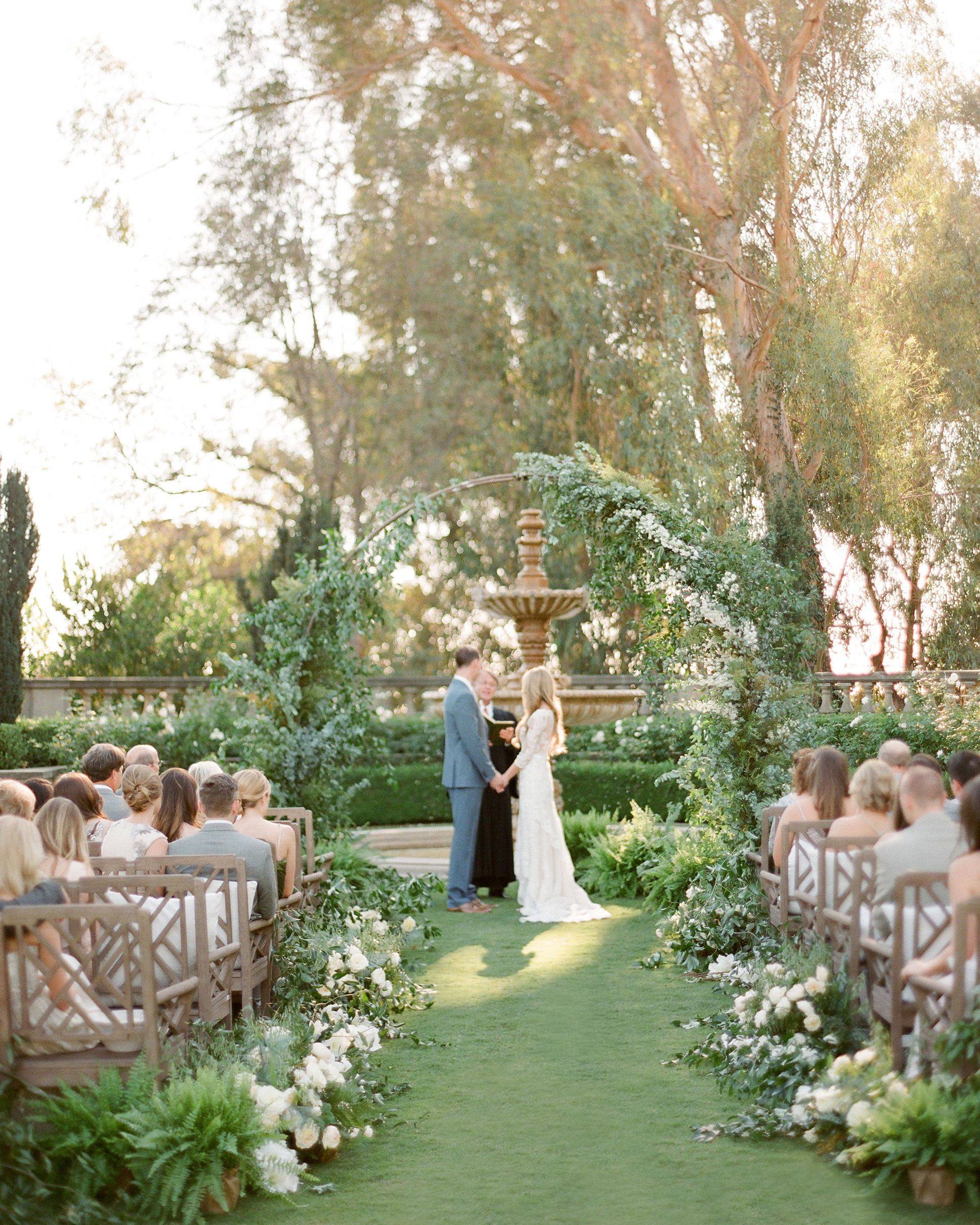 24 Enchanted Garden Wedding Reception Ideas You Should Look | SharonSable