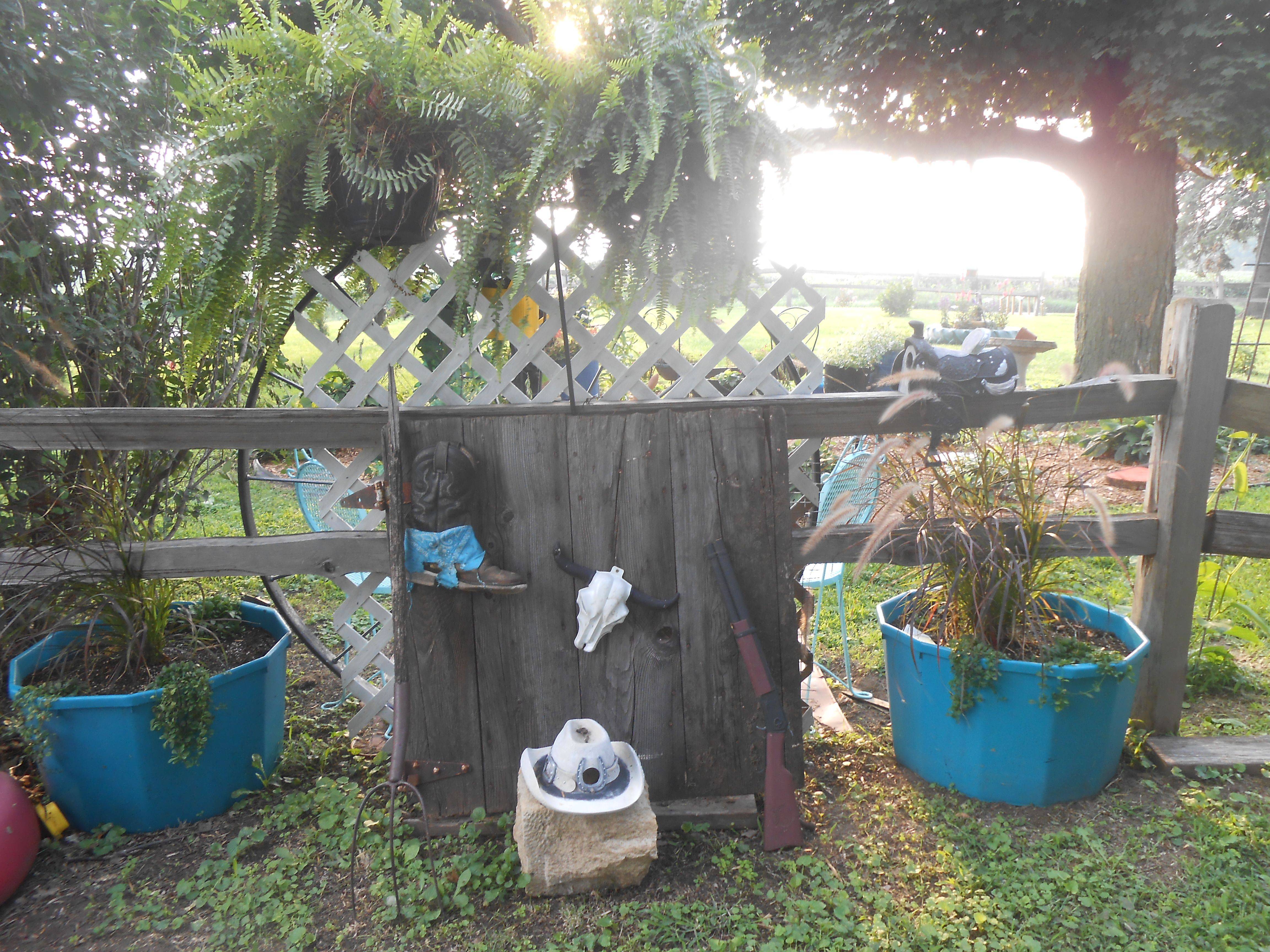 20 Western Outdoor Garden Decor Ideas To Try This Year | SharonSable