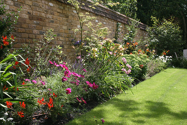 23 White Mixed Border Garden Ideas You Should Check | SharonSable