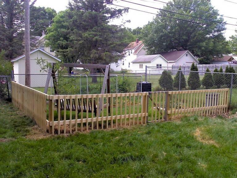 22 Cheap Garden Border Fence Ideas To Try This Year | SharonSable