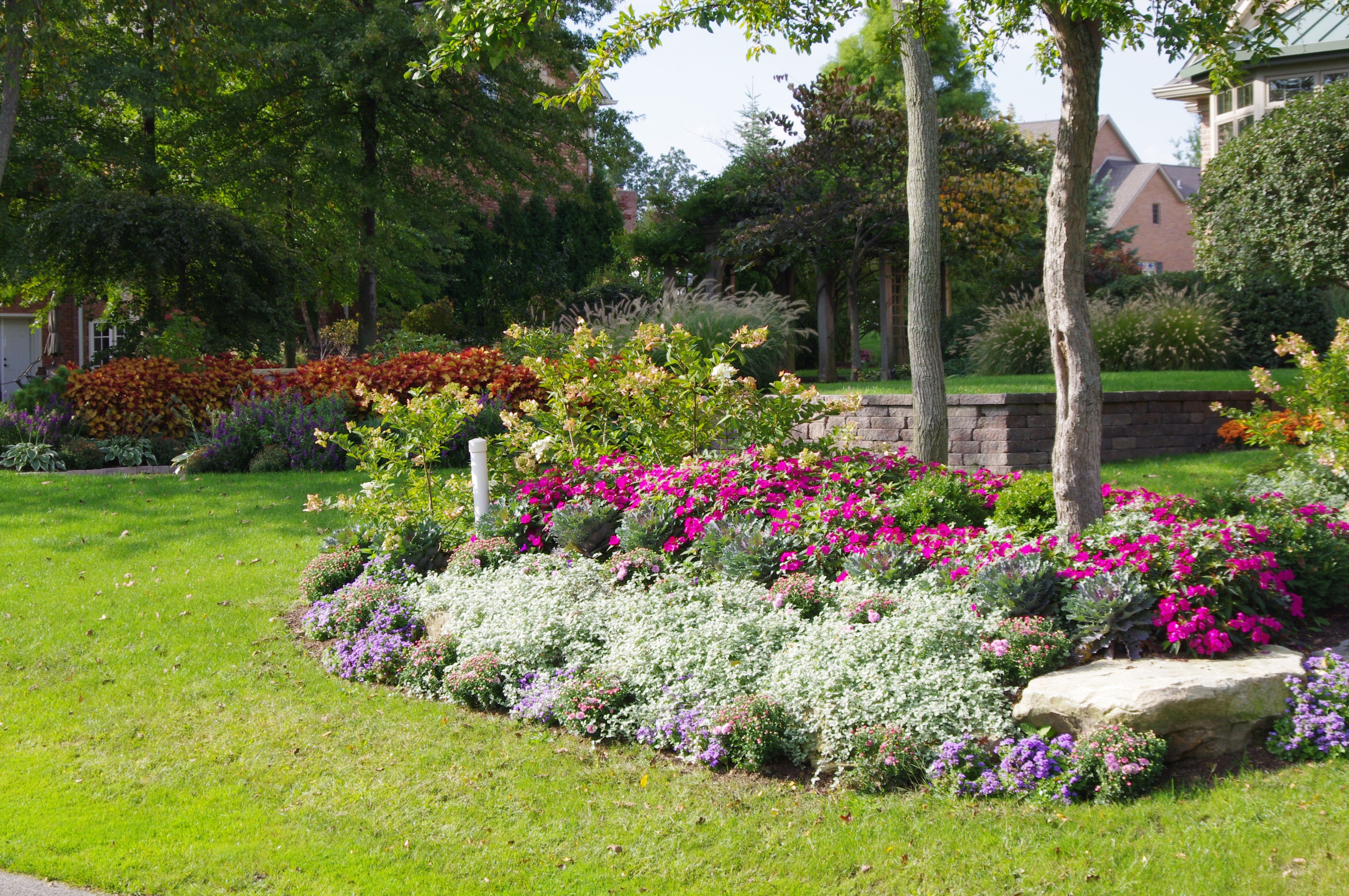 17 Island Garden Landscaping Ideas Worth a Look | SharonSable