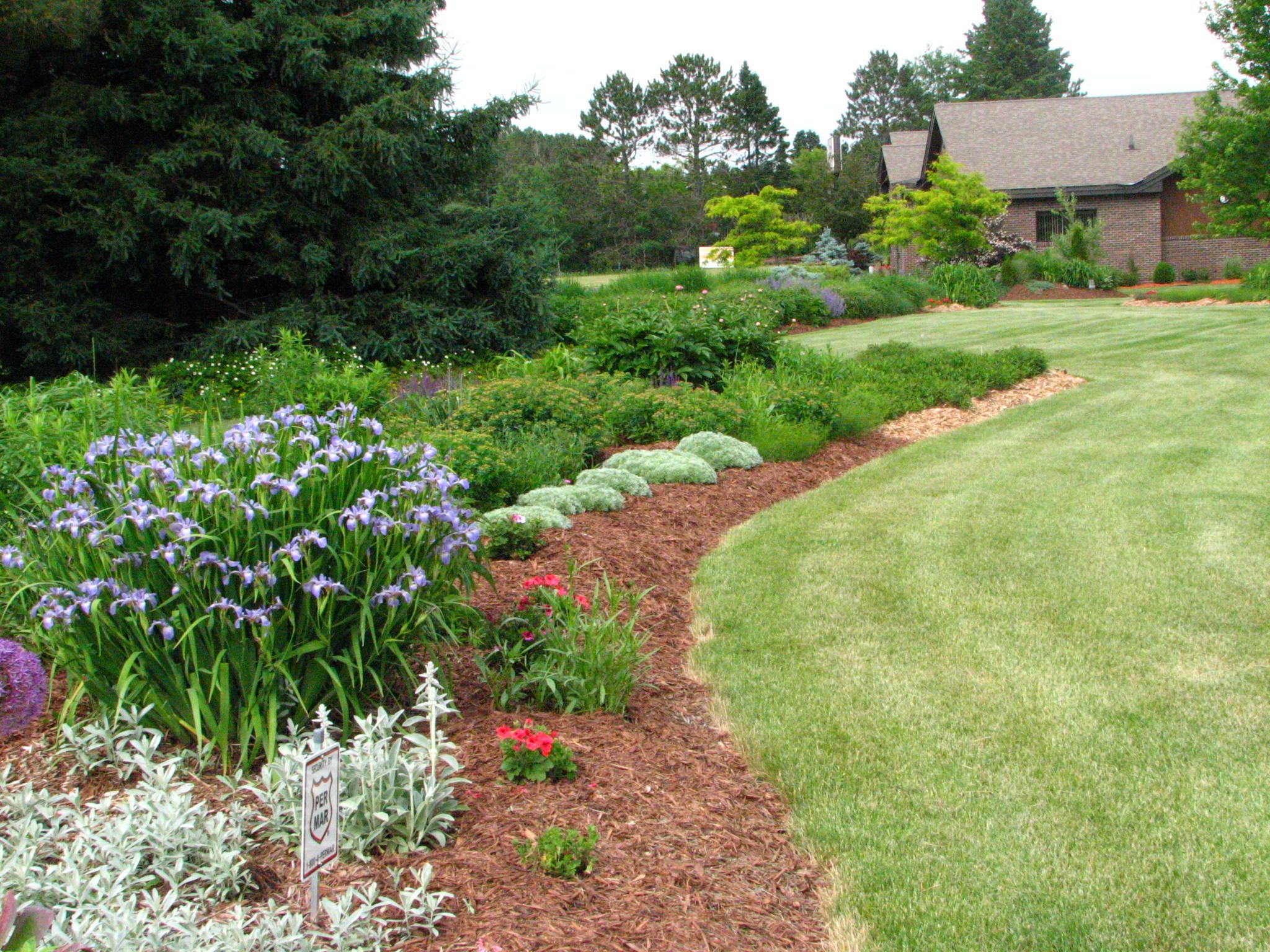 24 Garden Bank Ideas You Should Look | SharonSable