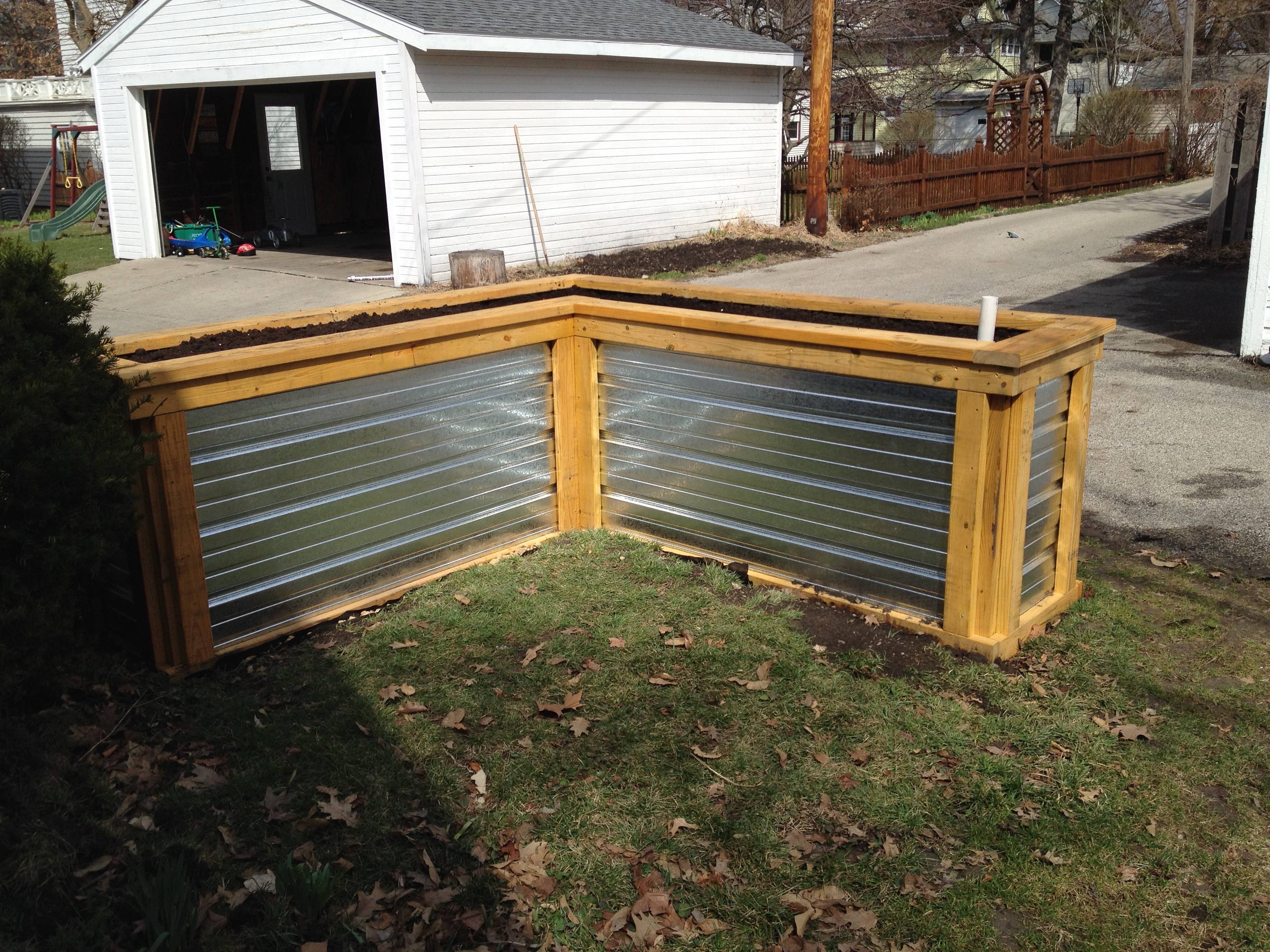 23 Self-Watering Raised Garden Beds Ideas Worth to Check | SharonSable