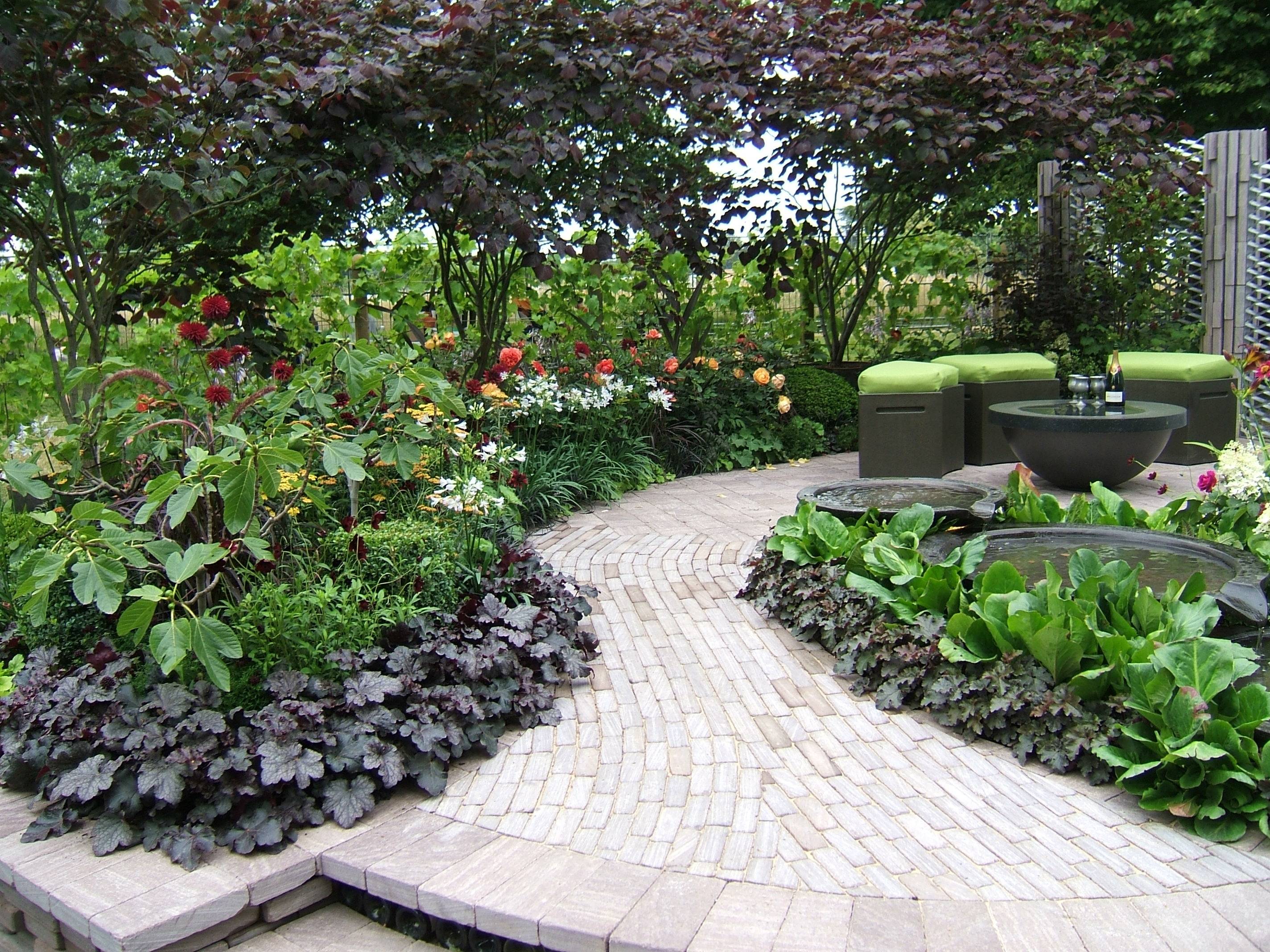 21 Small Garden Layout Ideas To Consider | SharonSable