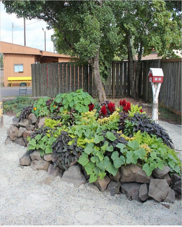18 Stacked Stone Raised Garden Beds Ideas You Should Look | SharonSable