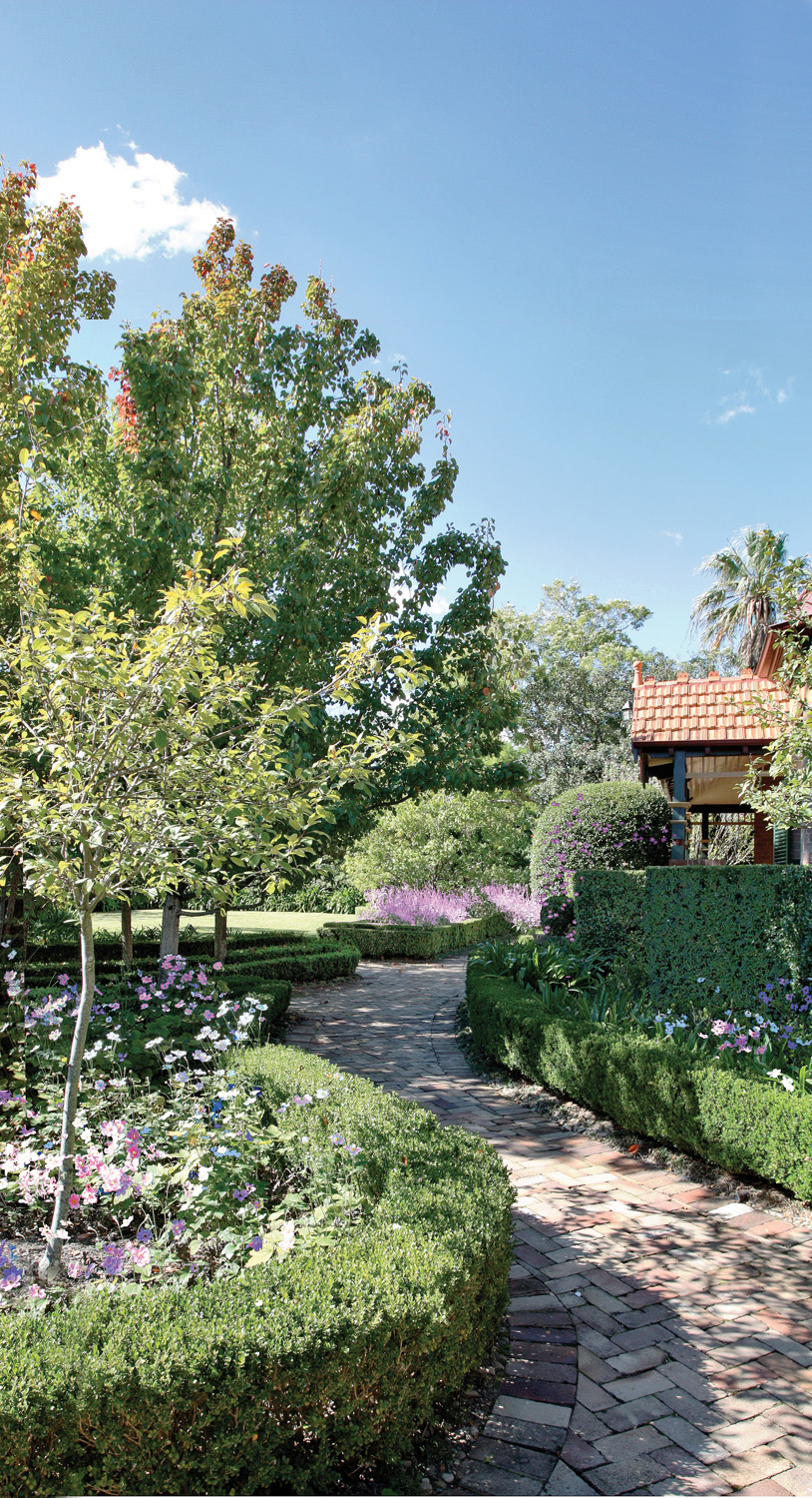 22 Traditional Garden Ideas To Try This Year | SharonSable