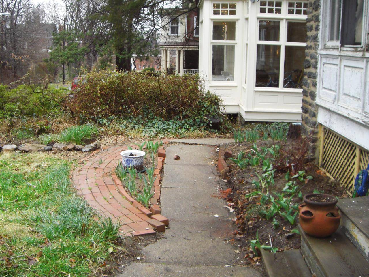 24 Messy Front Garden Ideas Worth to Check | SharonSable