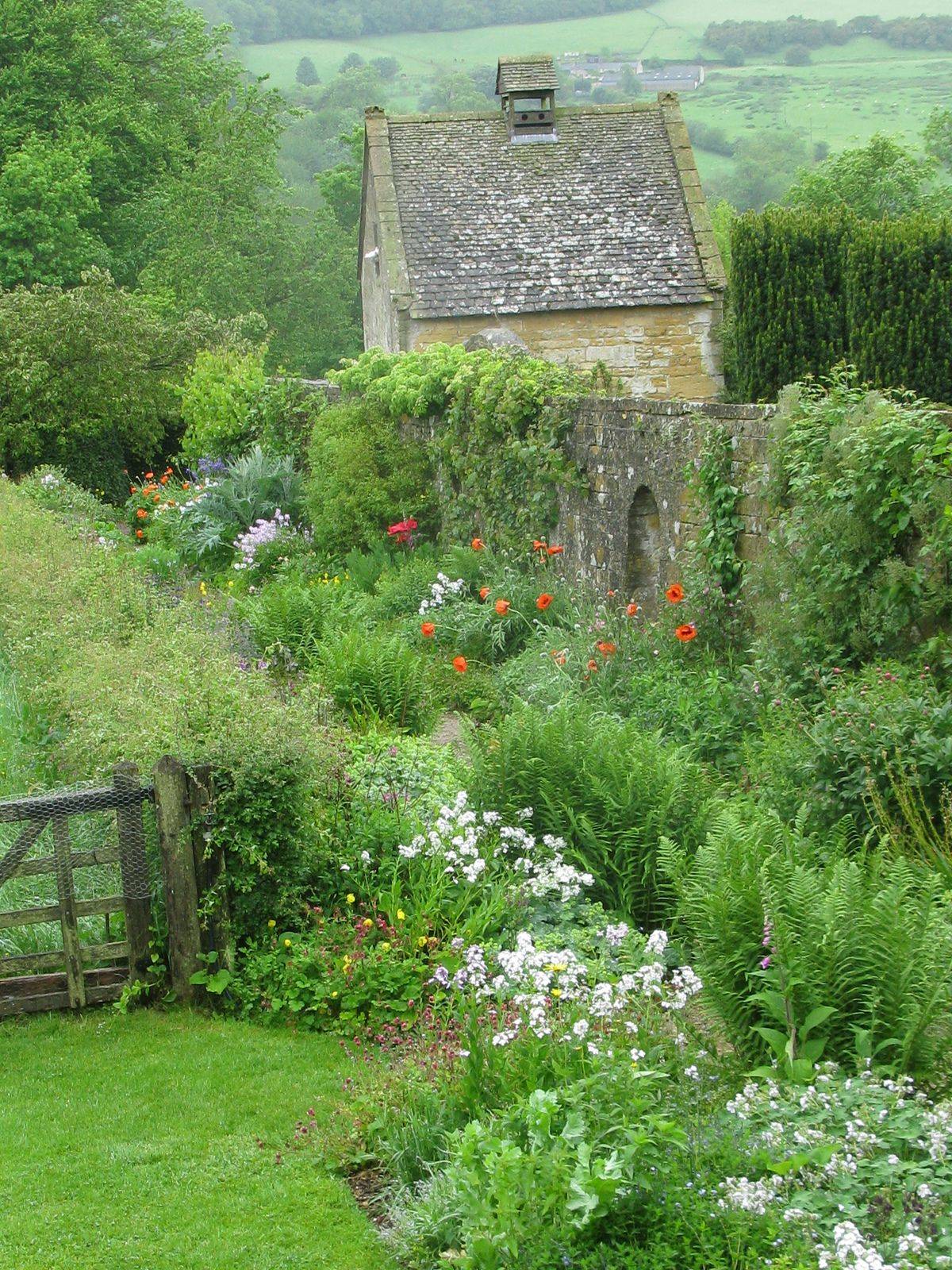 18 French Cottage Style Garden Ideas To Consider | SharonSable