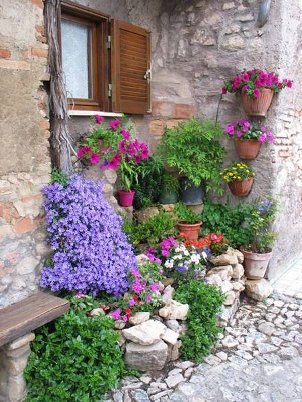 22 Small Corner Flower Garden Ideas Worth to Check | SharonSable