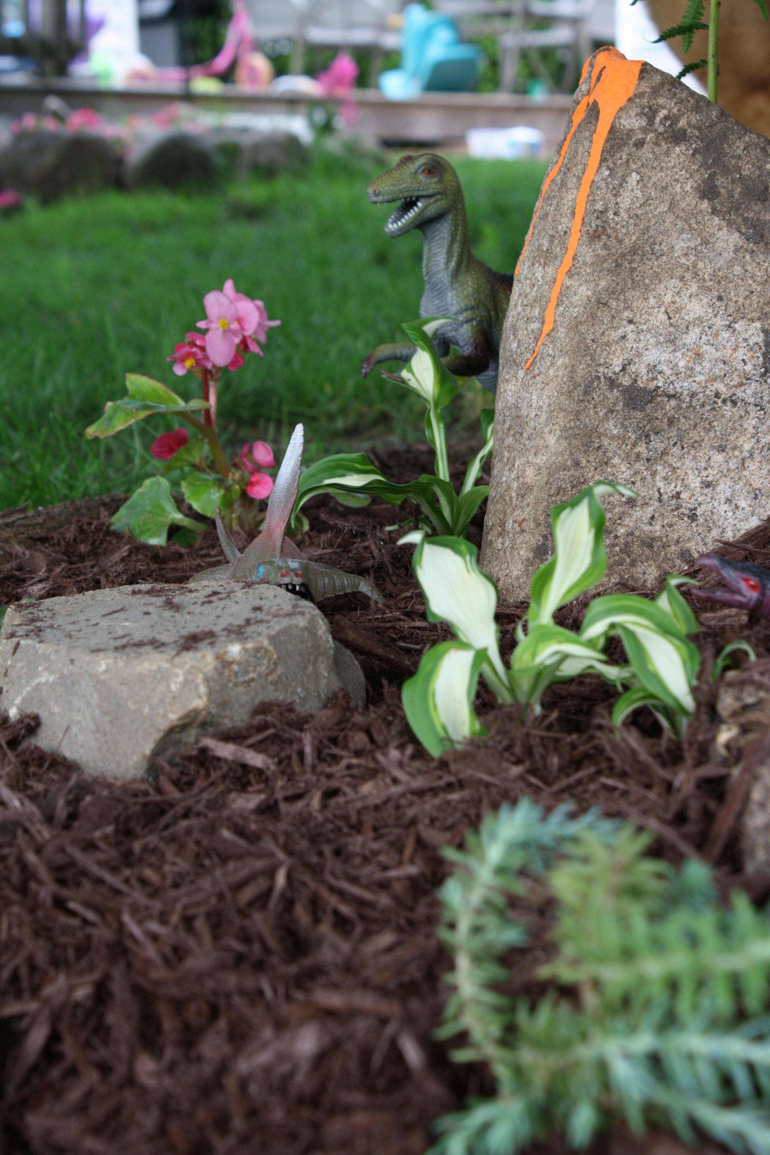 18 Dinosaur Garden Ideas You Should Check | SharonSable