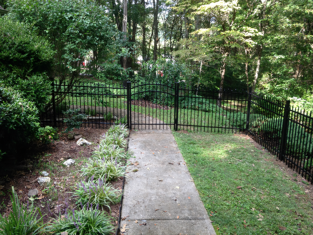 23 English Garden Picket Fence Ideas To Try This Year | SharonSable