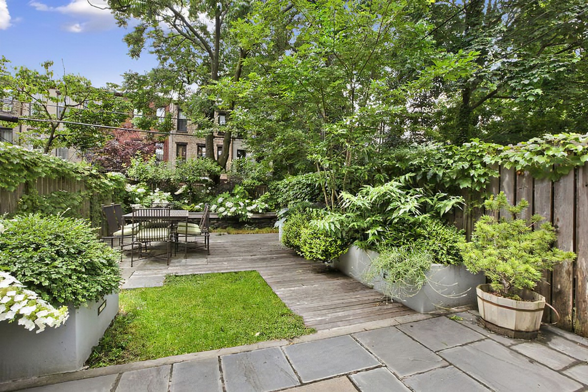 21 Townhouse Garden Ideas Worth a Look | SharonSable