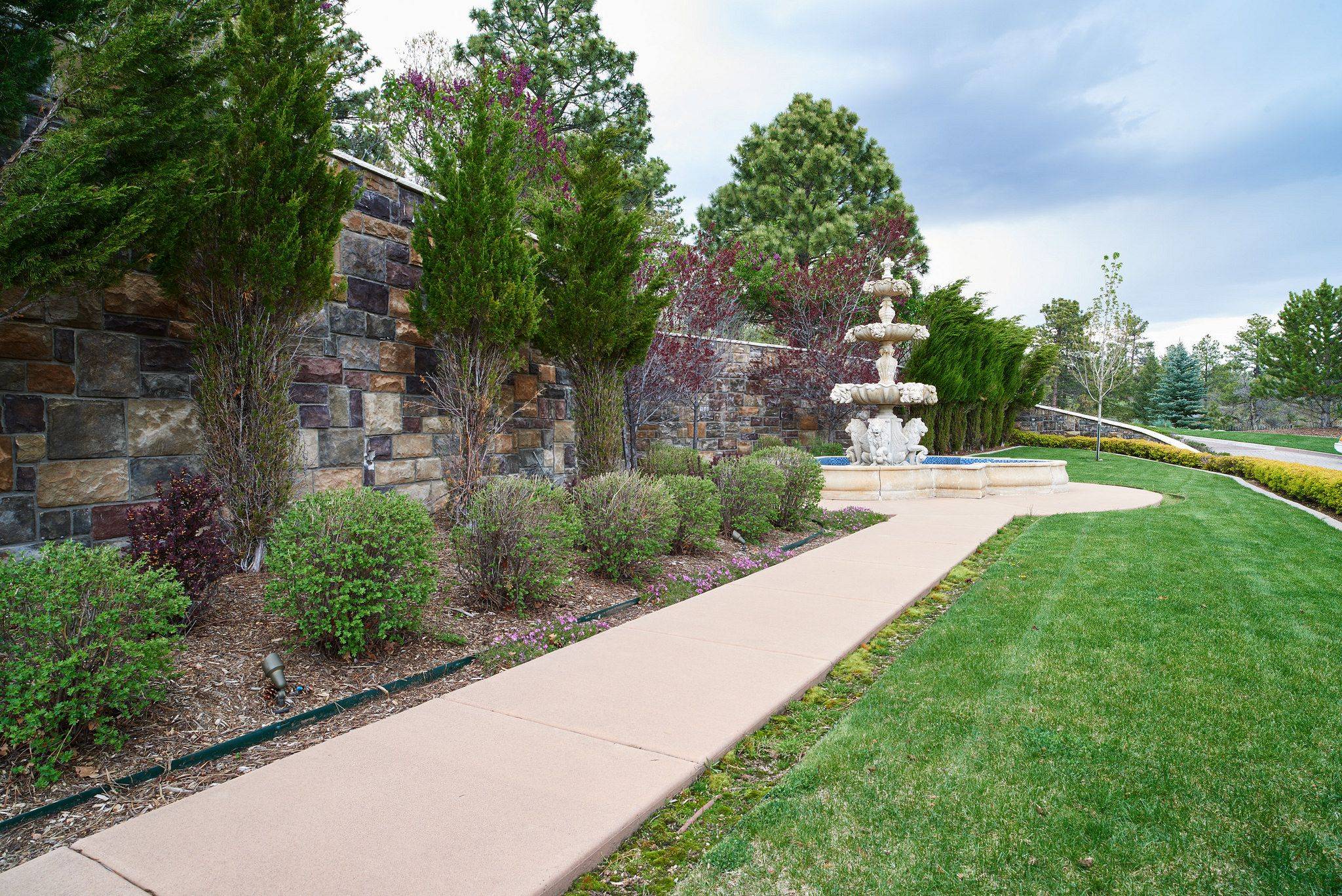 17 Simple Small Garden Design Ideas To Consider | SharonSable