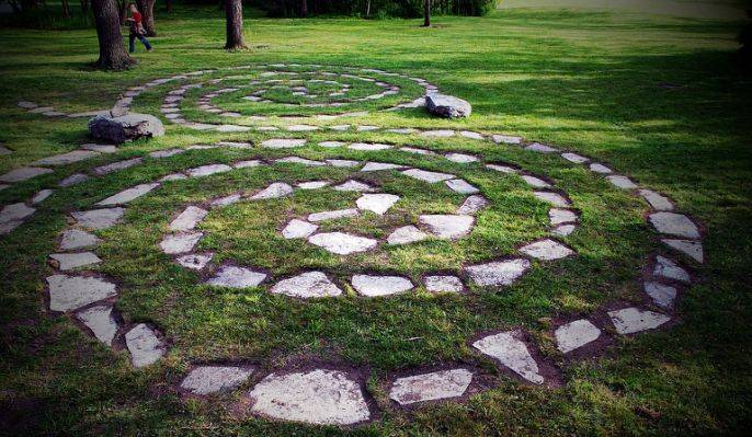 21 Prayer Labyrinth Garden Design Ideas To Try This Year | SharonSable