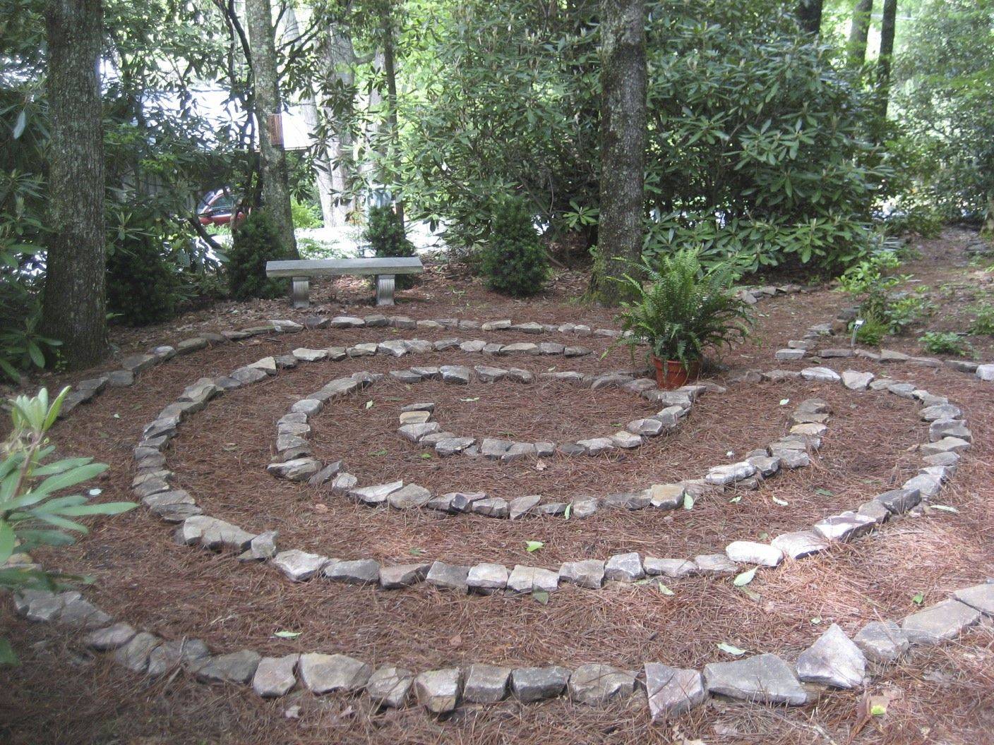 22 Stone Garden Labyrinth Ideas You Should Check | SharonSable