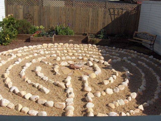 22 Stone Garden Labyrinth Ideas You Should Check | SharonSable