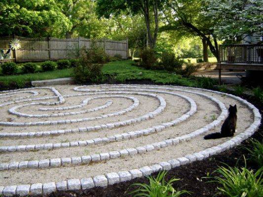 22 Labyrinth Meditation Garden Ideas You Gonna Love | SharonSable