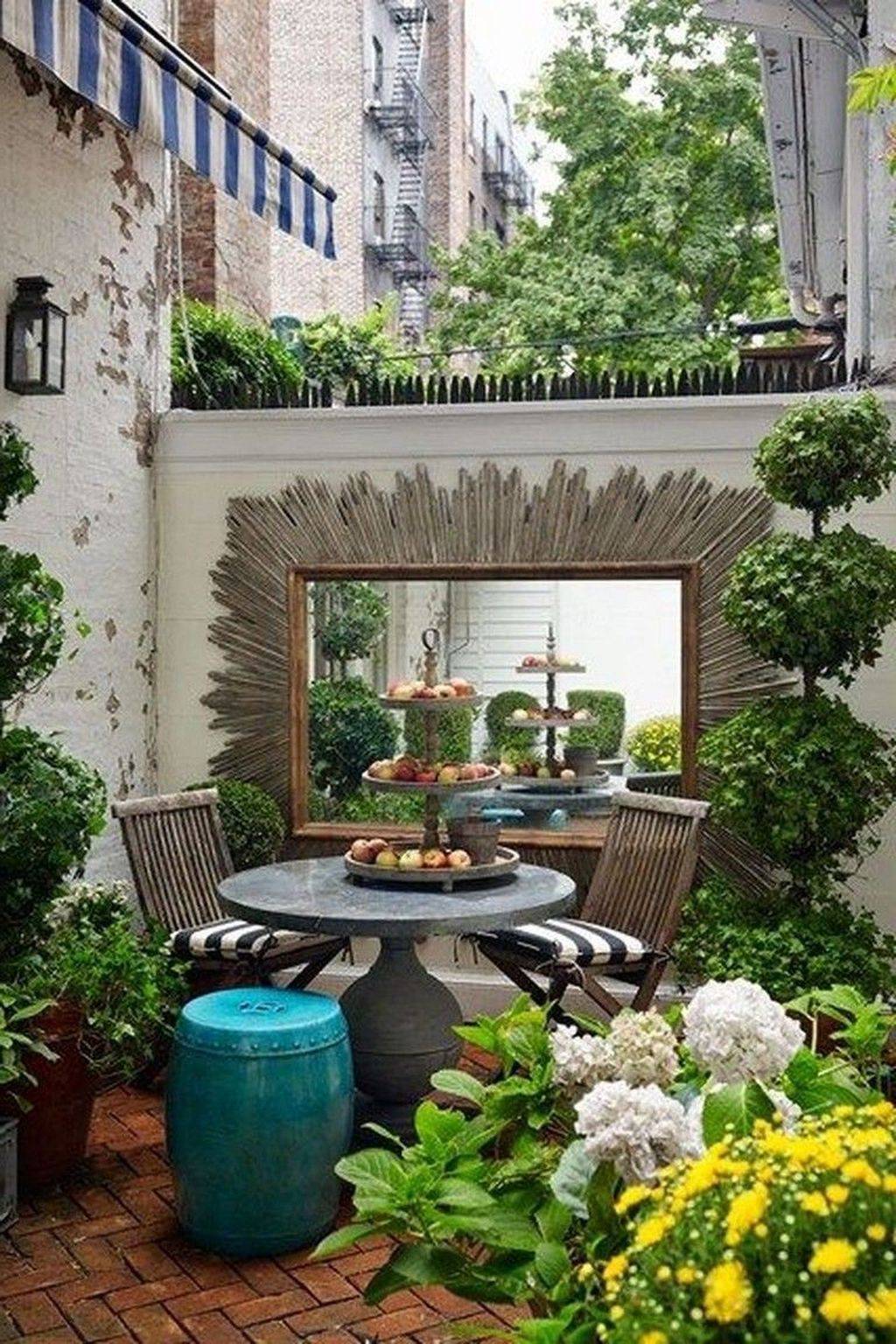 21 Beautiful Small Courtyard Garden Ideas To Consider | SharonSable