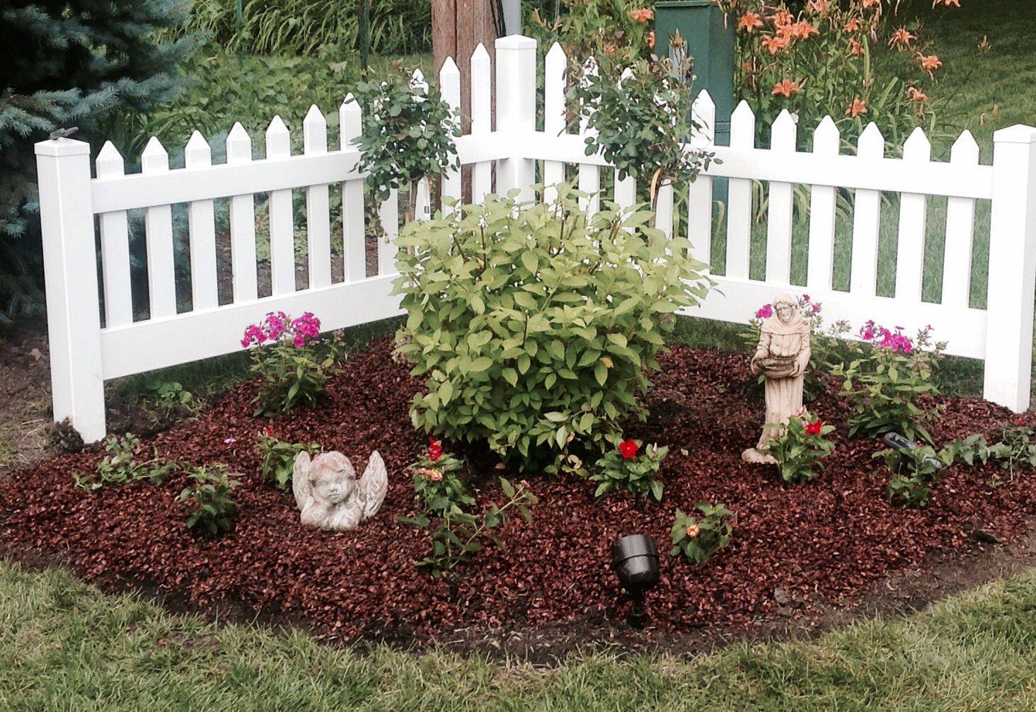 21 Corner Garden Fence Landscape Ideas You Cannot Miss | SharonSable