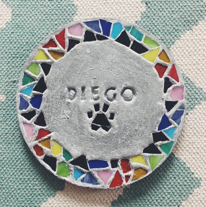 17 Personalized Garden Stepping Stones Ideas You Should Check | SharonSable