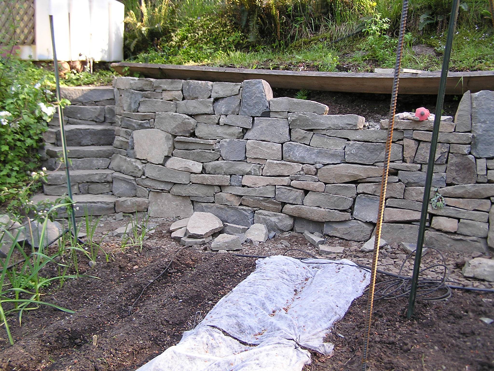 24 Dry Stack Stone Wall Garden Ideas Worth a Look | SharonSable