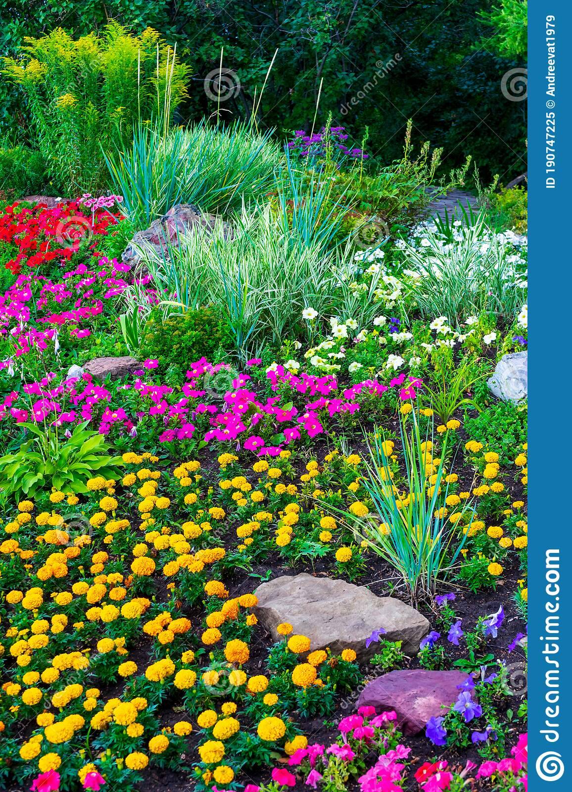22 Summer Flower Garden Design Ideas To Consider | SharonSable