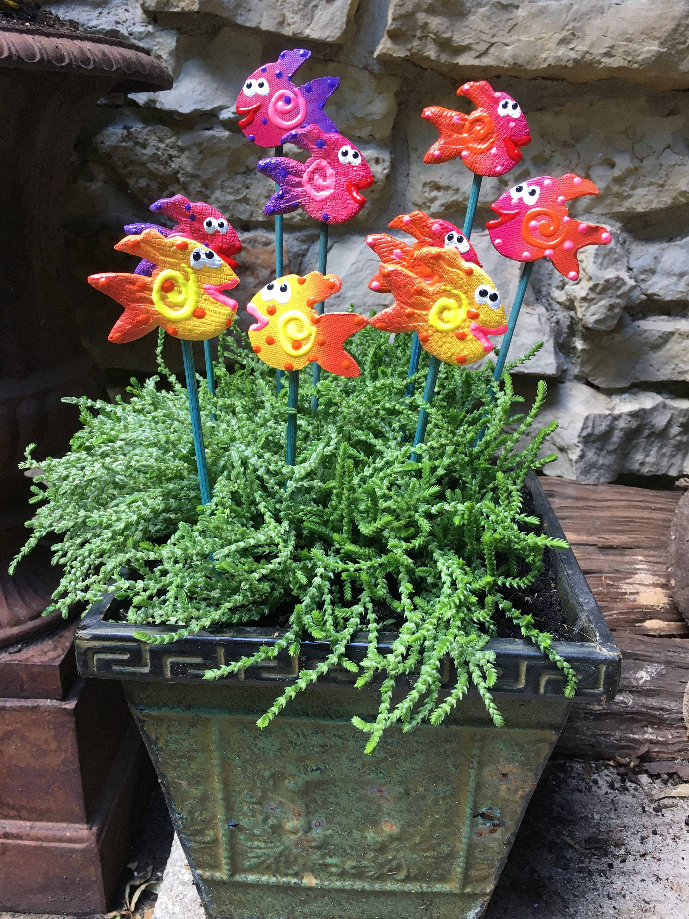 26 Flower Garden Stakes Ideas To Consider | SharonSable