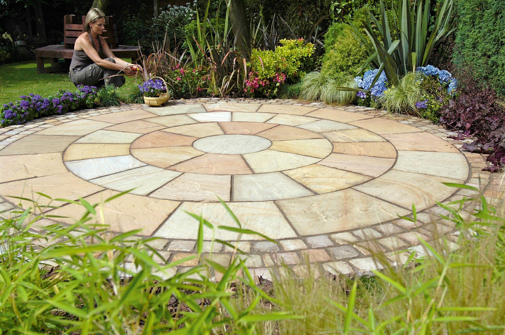 26 Circular Garden Design Ideas You Should Check | SharonSable