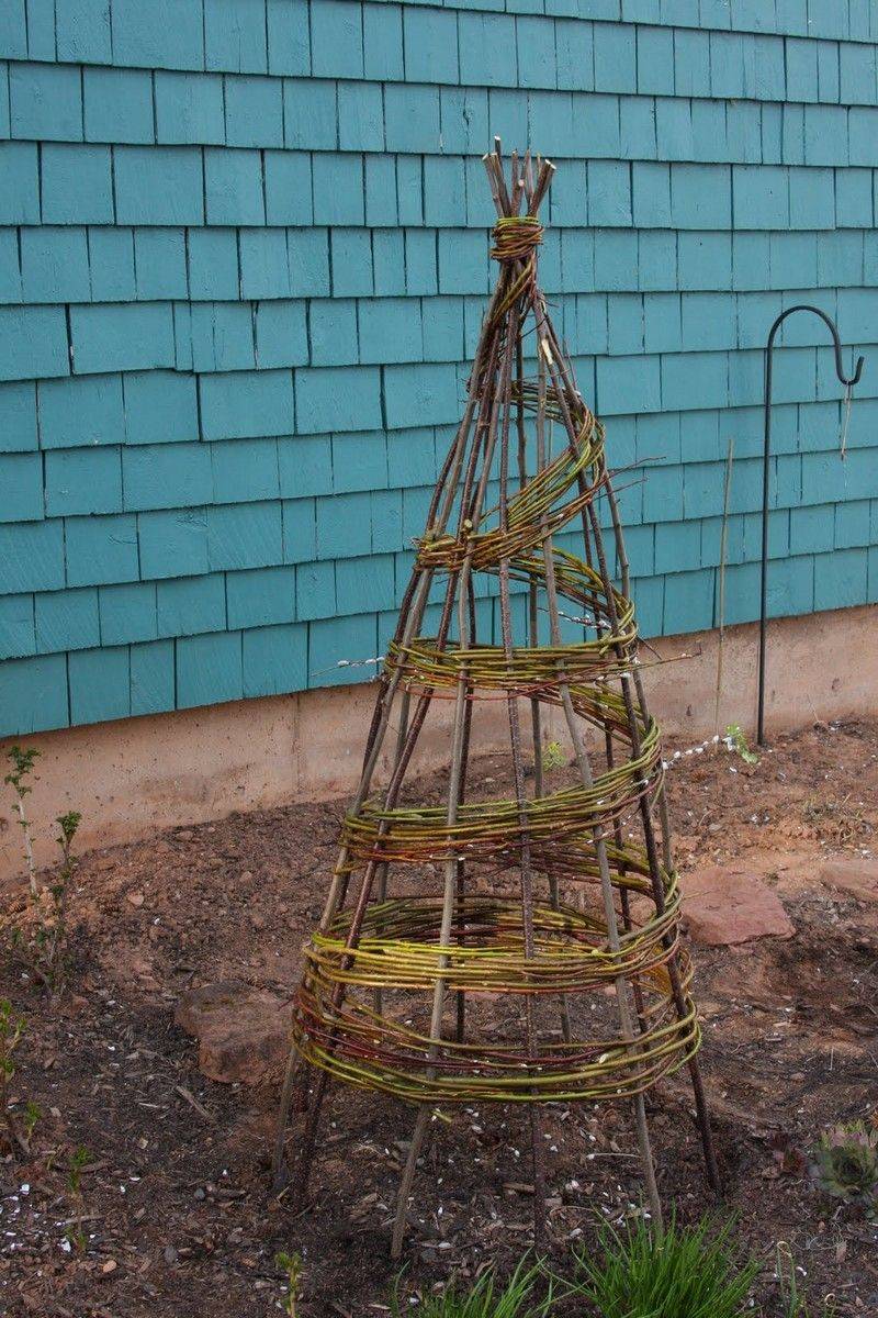 22 DIY Garden Trellis Obelisk Ideas You Cannot Miss | SharonSable