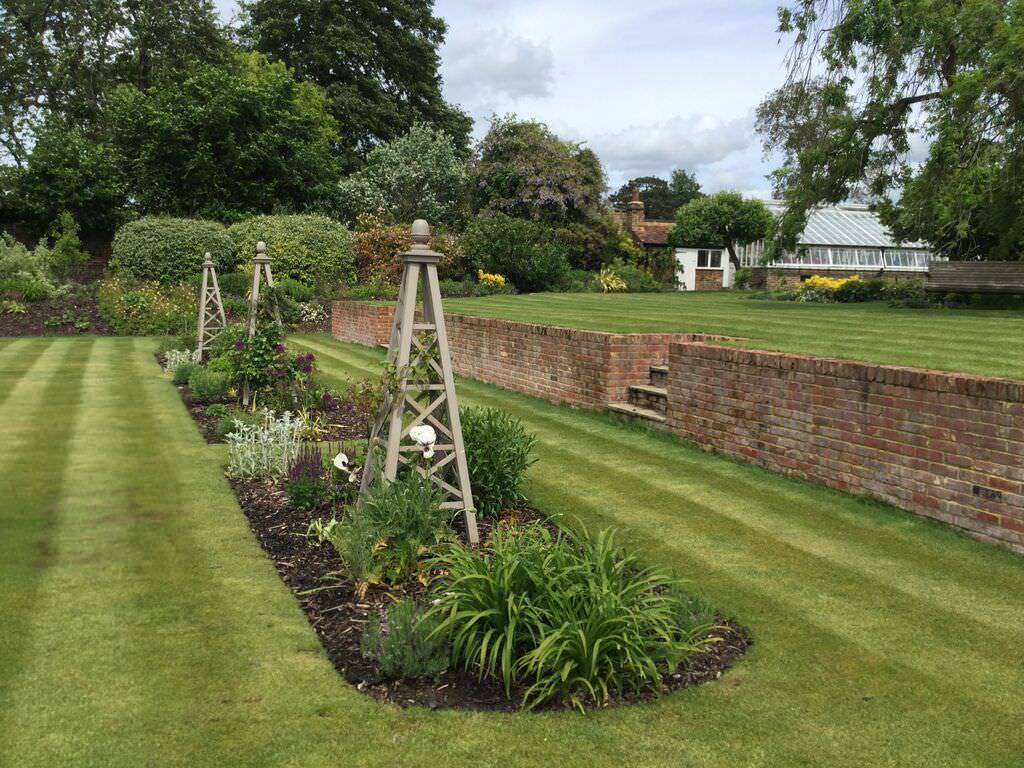 21 Large Garden Layout Ideas You Cannot Miss | SharonSable