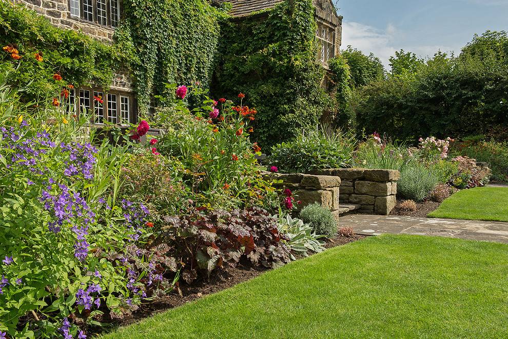 24 Traditional English Garden Design Ideas To Consider | SharonSable