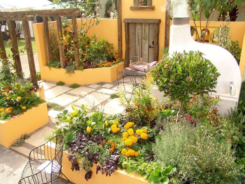 21 Small Mediterranean Garden Ideas Worth a Look | SharonSable