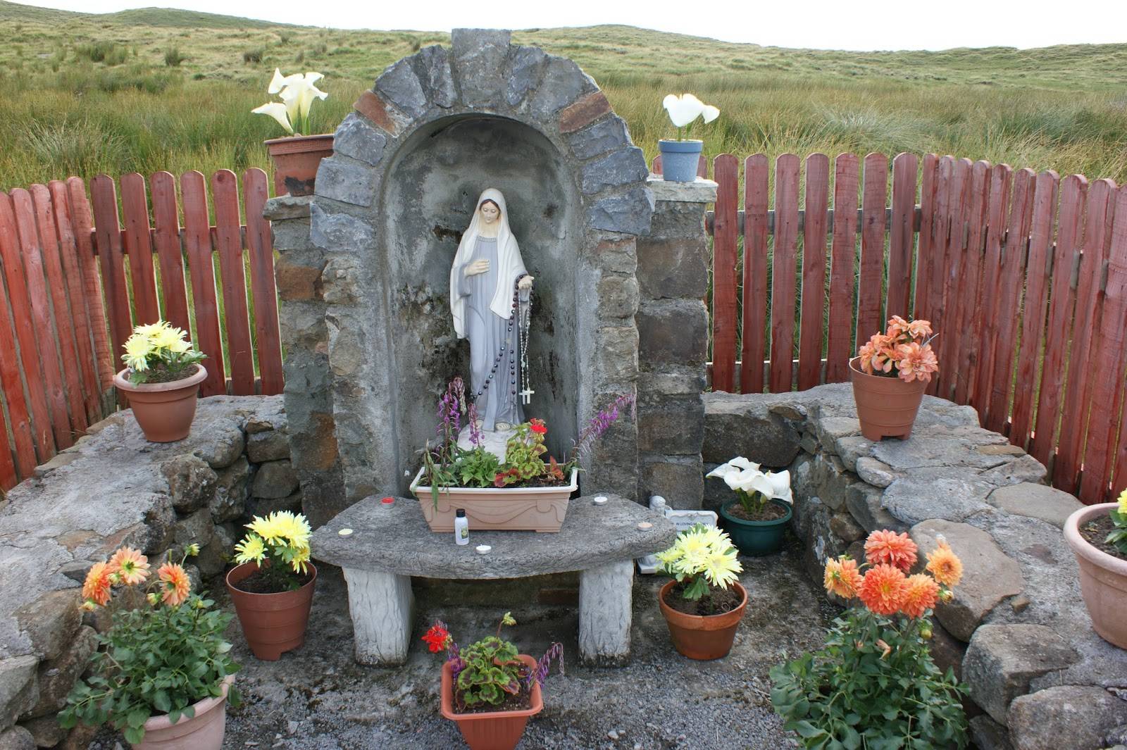 22 Garden Grotto Design Ideas You Cannot Miss | SharonSable