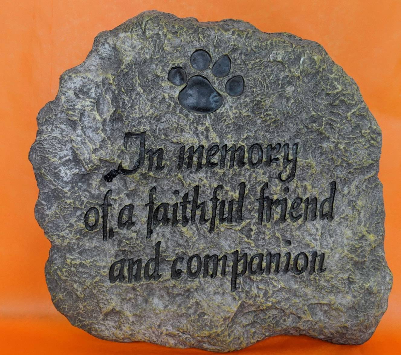 18 Memorial Garden Stepping Stones Ideas To Try This Year | SharonSable