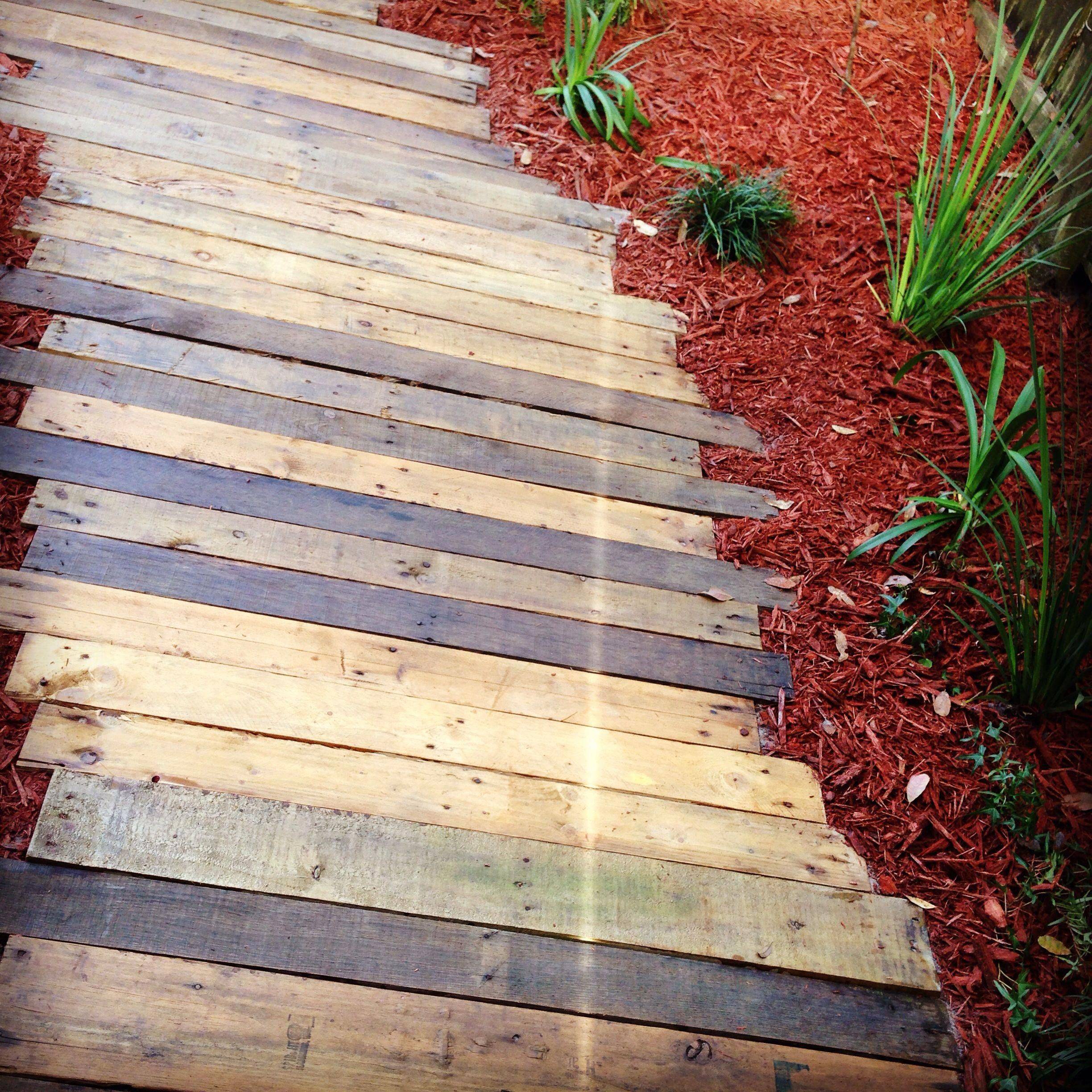 22 Pallet Walkways in Lawns and Garden Ideas Worth a Look | SharonSable