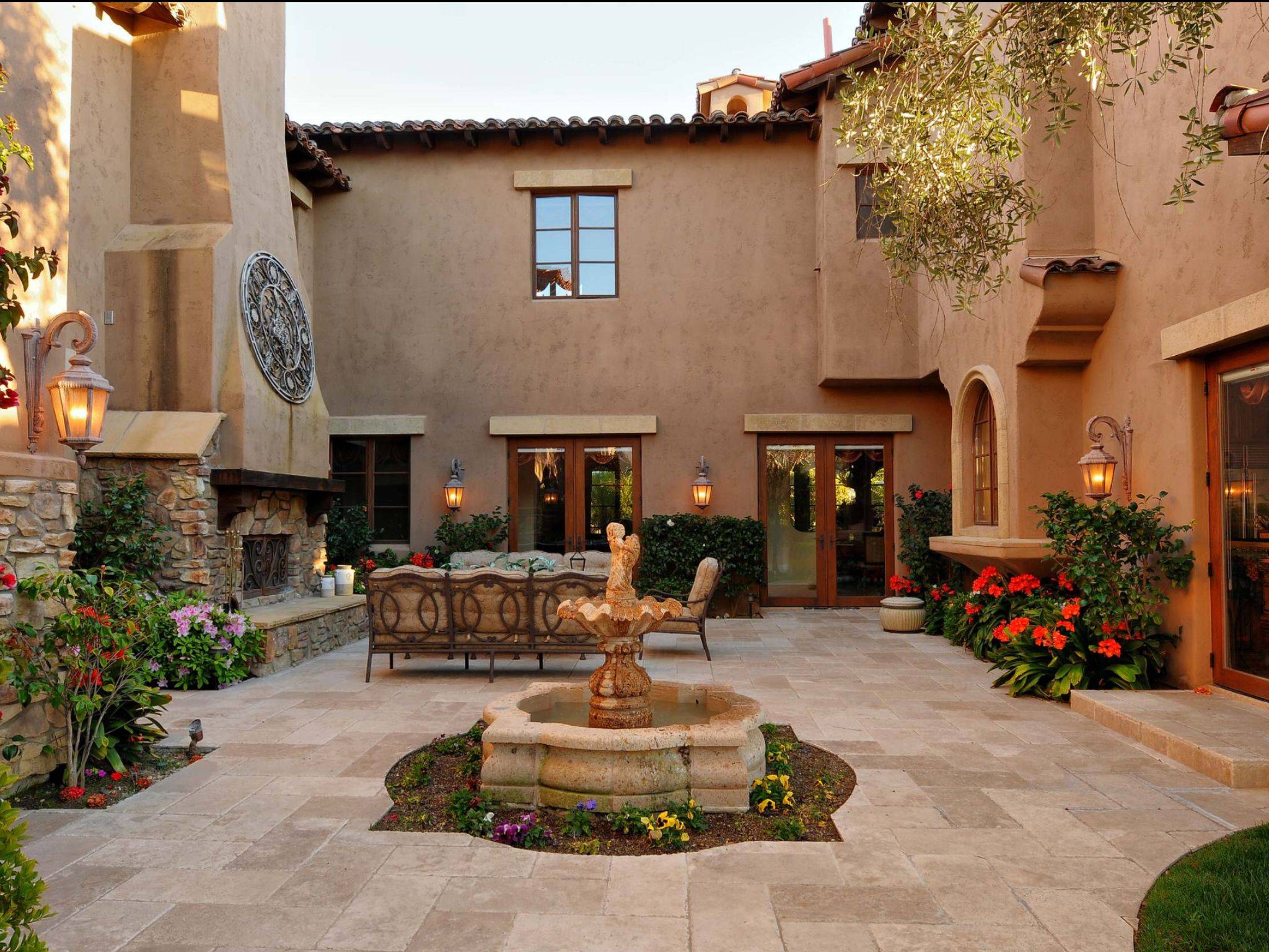 24 Spanish Courtyard Garden Ideas You Gonna Love | SharonSable